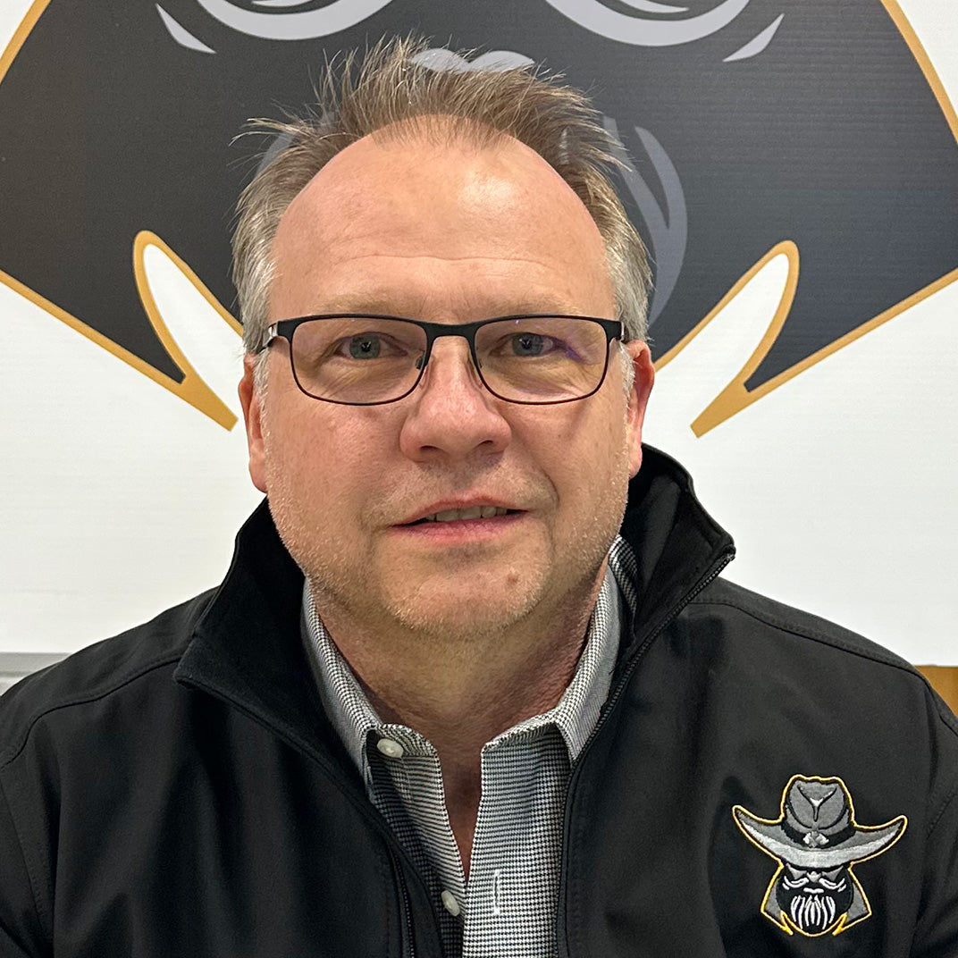 OUR TEAM – Erin Outlaws